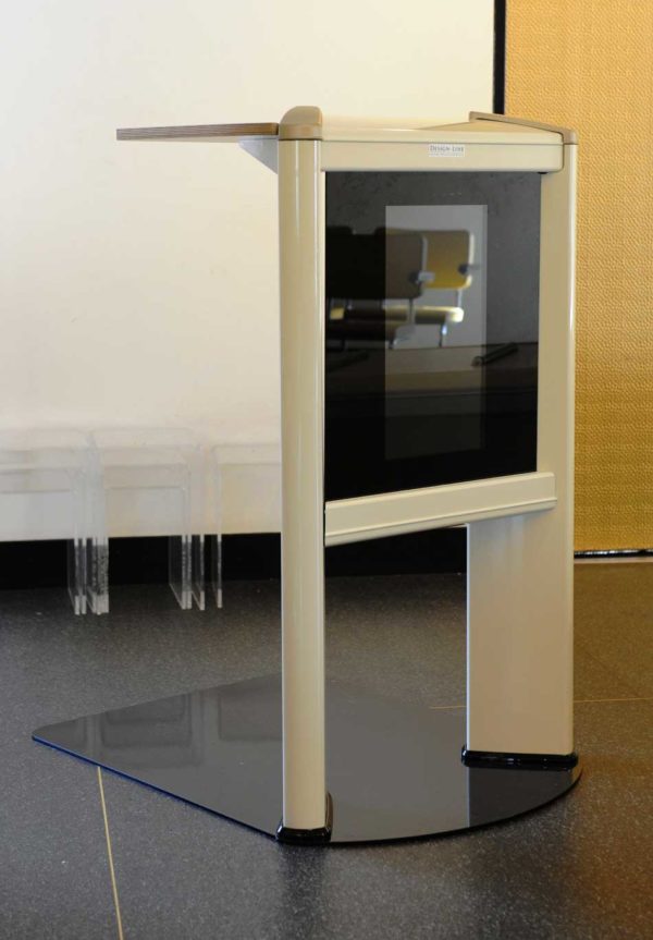 Lessenaar met glasplaat waarachter een foto kan worden geplaatst.